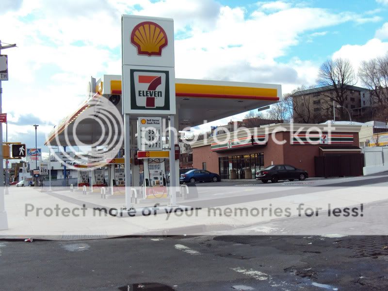 PHOTO: Nice Looking 7-Eleven/Shell Gas Facility In The Heart Of The Bronx